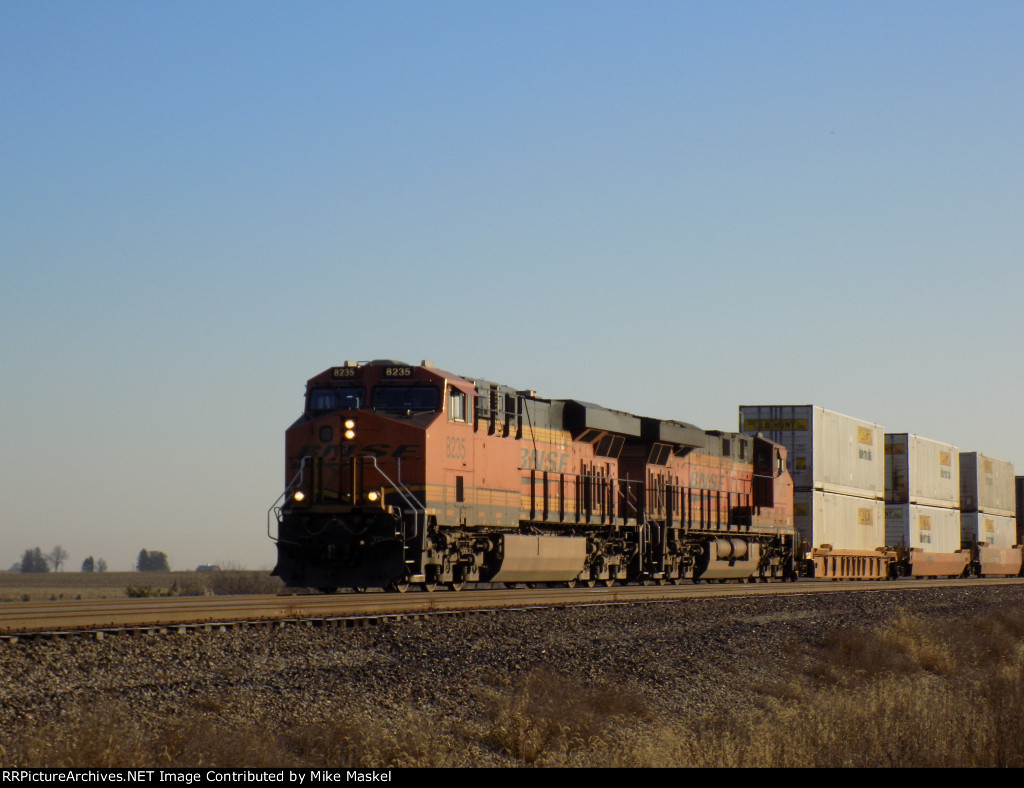 BNSF 8235